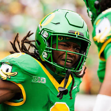 Oregon Duck Mascot’s Unexpected Goodyear Blimp Move Turns Heads