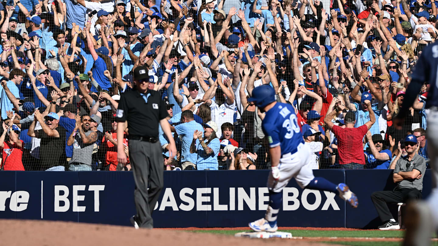 Blue Jays' Grand Slam Sent Rogers Centre Wild As They Play for AL East Title
