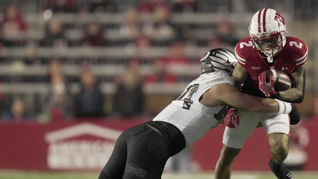 Oregon Ducks' Teitum Tuioti Previews 'Hungry' 2025 Defense, Edge Rushers