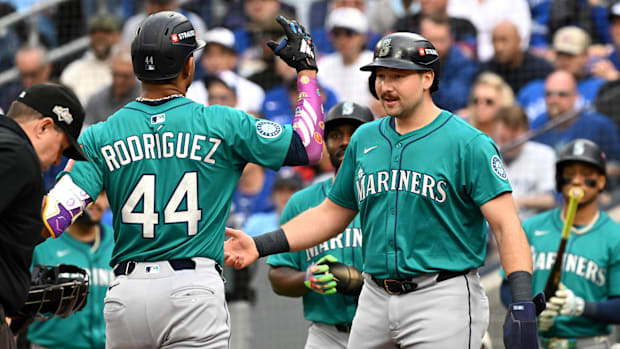 Cal Raleigh's gf Hannah Shimek has 2-word Mariners flex after Game 2 ...