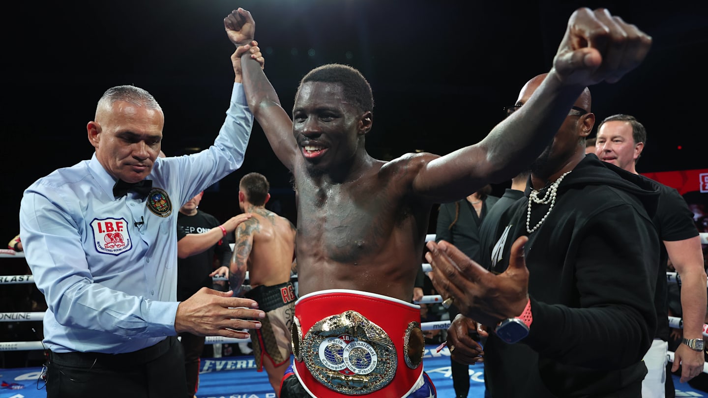 Richardson Hitchins vs George Kambosos Date Set