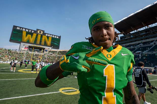 Oregon Ducks Fans Color To Wear vs. Oregon State In Autzen Stadium