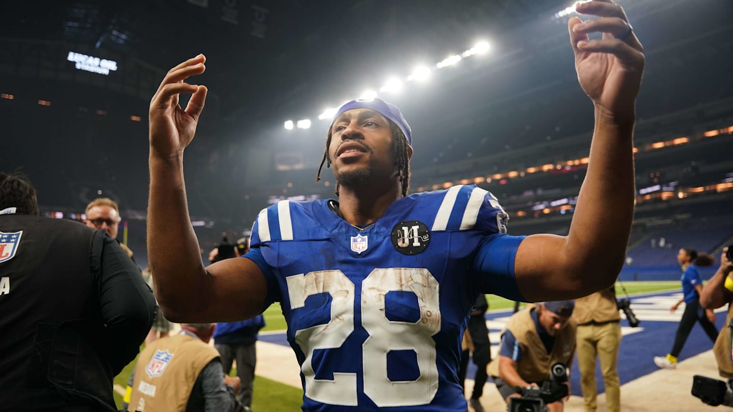 Indianapolis Colts' Jonathan Taylor Wins Undisputed Midseason Honor
