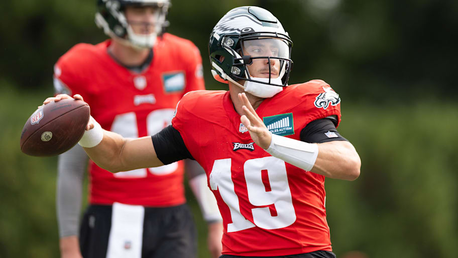 Eagles make move at quarterback ahead of Dallas Cowboys game