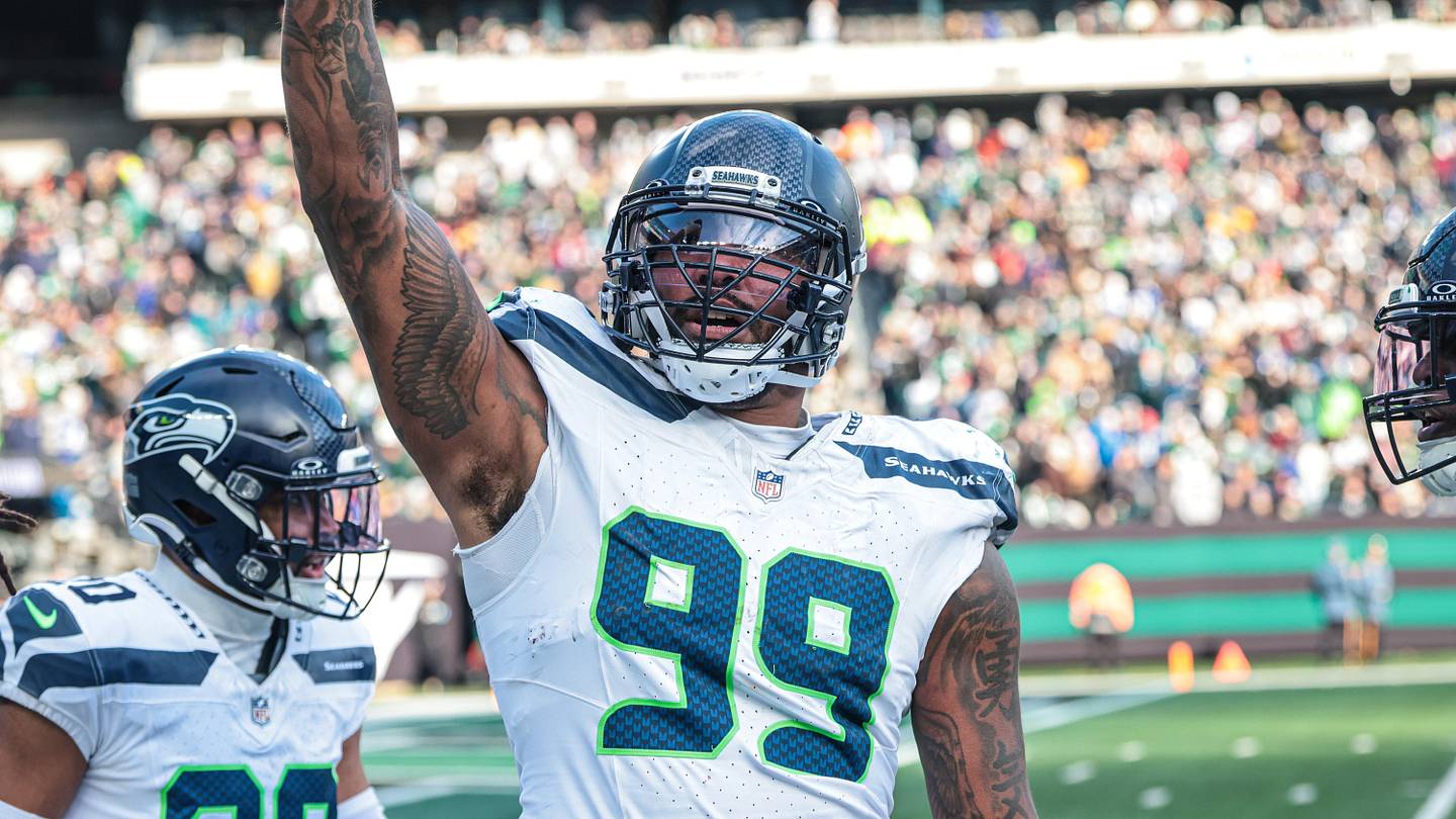 Seattle Seahawks Leonard Williams Intercepts Aaron Rodgers For 92-Yard ...