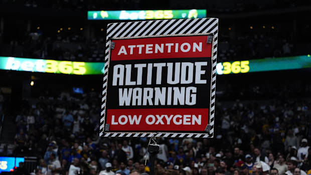 Colorado Buffaloes' Kaidon Salter Drains Free Throw At Denver Nuggets ...