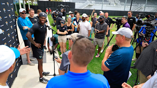 Travis Hunter Draws Big Ovation From Jacksonville Jaguars Fans At ...