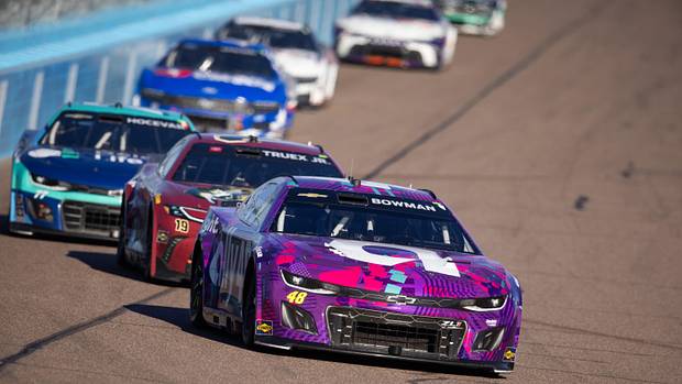 Explaining NASCAR Racing, Flags, Pit Stops and More