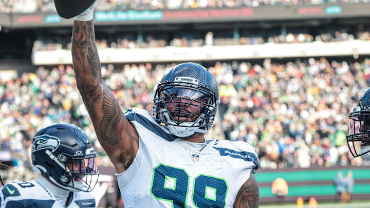 Seattle Seahawks Leonard Williams Intercepts Aaron Rodgers For 92-Yard ...