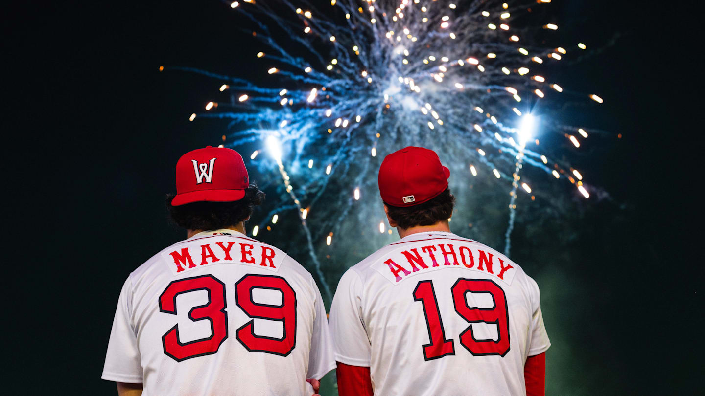 Roman Anthony's sister Lia flexes behind-the-scenes photos from viral ...