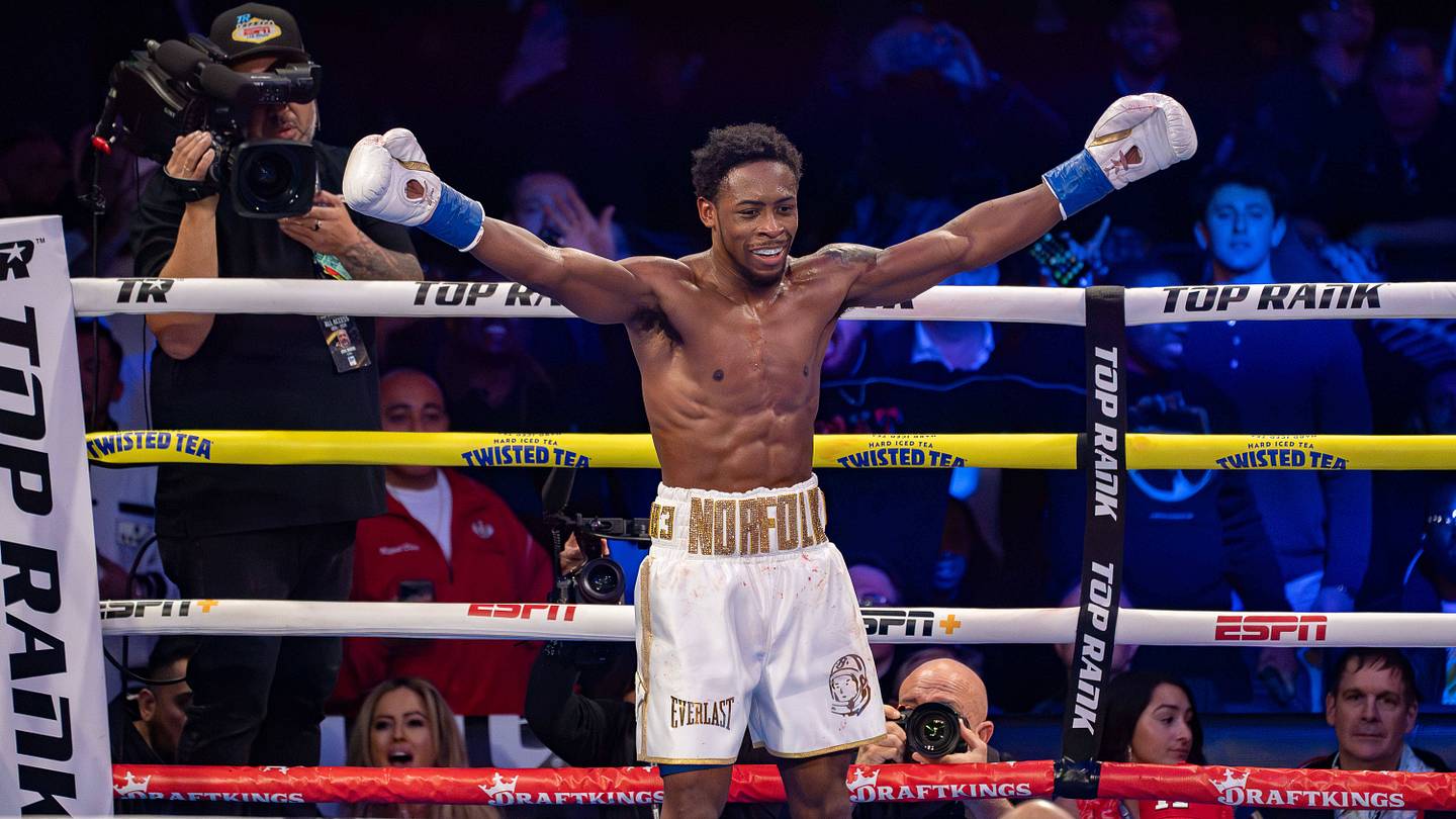Keyshawn Davis To Face Edwin De Los Santos In First Title Defense