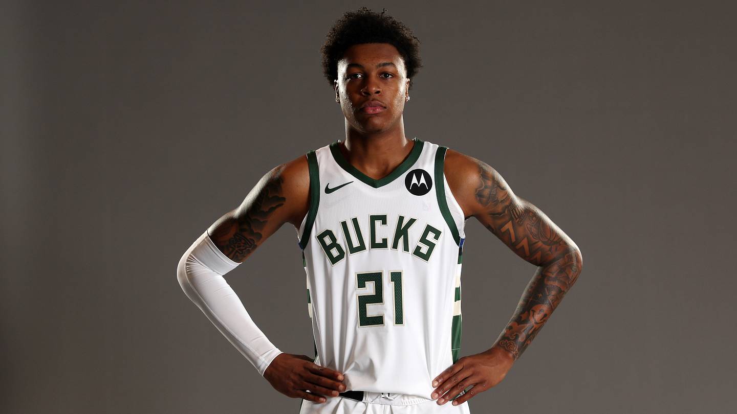 Bucks rookie turns heads with high-flying play involving Giannis ...
