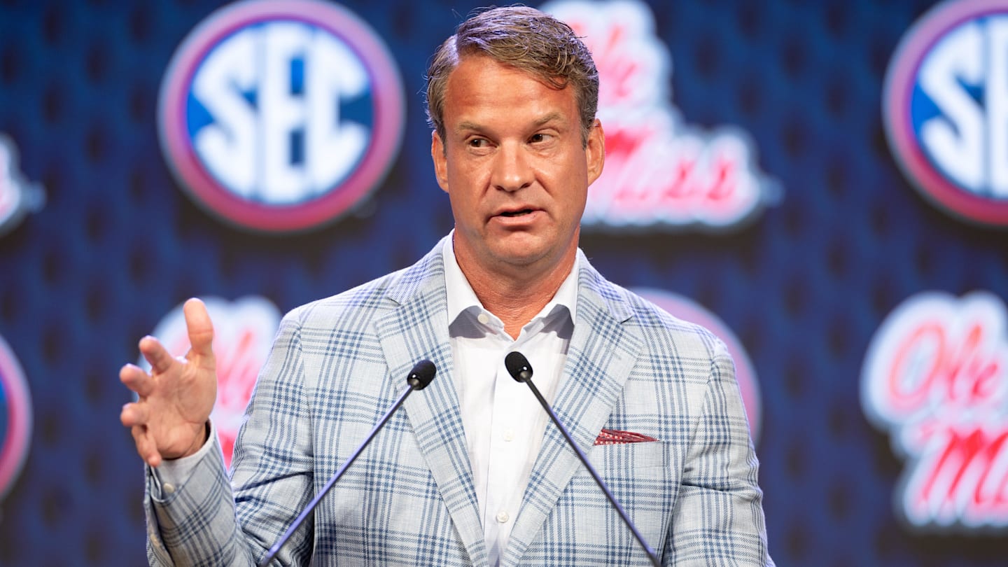 Lane Kiffin’s daughter Landry shows Ole Miss pride in mirror selfie