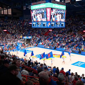 Live Game Thread & Updates for Kansas Basketball vs UConn