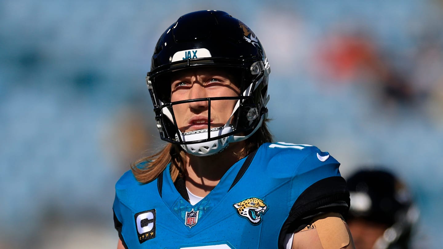 Jaguars' Trevor Lawrence Leaves Game vs. Texans With Injury