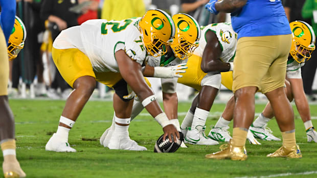 Oregon Ducks Offensive Line Determined To Protect Dillon Gabriel vs ...