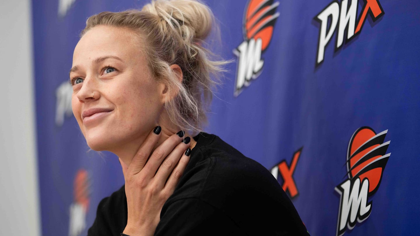 Sophie Cunningham has all-black cowgirl fit with boots only in string ...