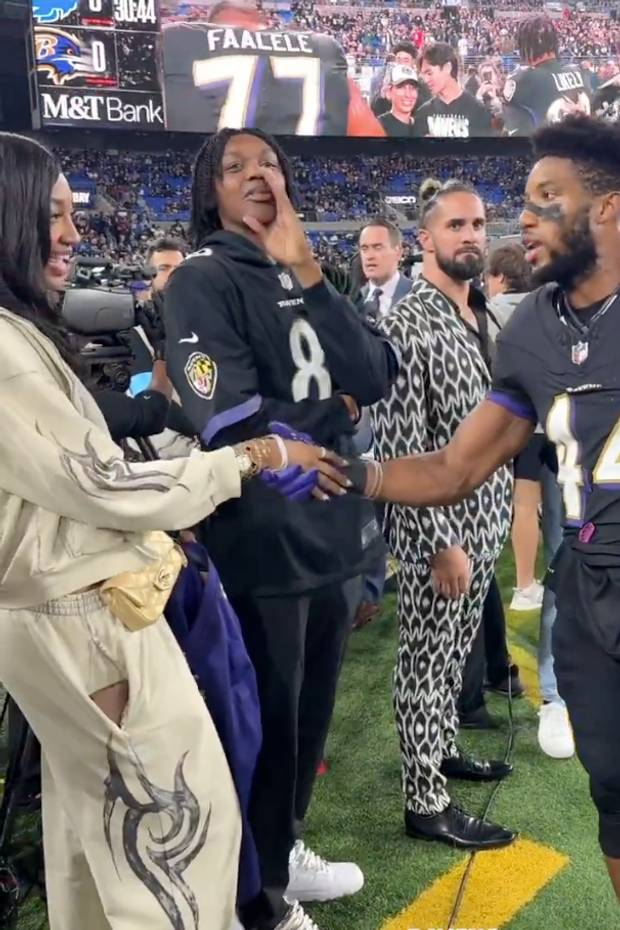 Angel Reese gets her flowers from Baltimore Ravens All-Pro