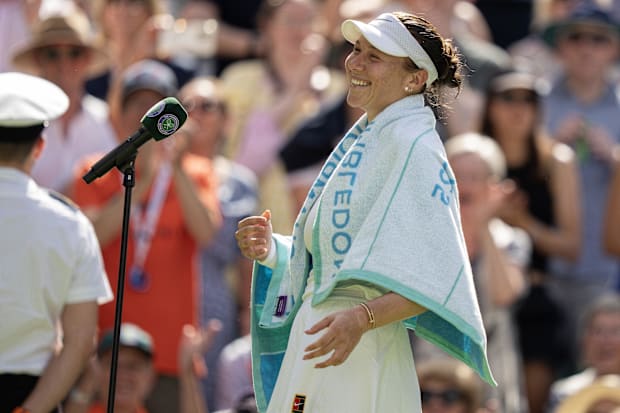 Wimbledon finalist Amanda Anisimova's net worth shockingly low vs. Coco ...