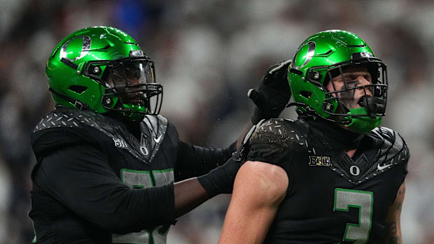 Oregon Ducks Football Schedule: Tough Road Slate, Exciting Home Games ...