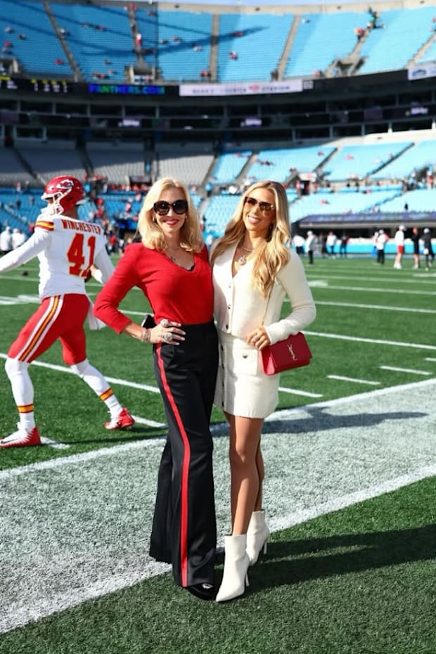 Chiefs heiress Gracie Hunt shares mom Tavia’s Miss Kansas USA throwback ...