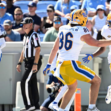 Pitt Panthers Unveil Home Uniform vs. Cal
