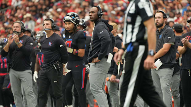 DeMeco Ryans Shares Texans’ Approach to Short Week vs. Bills