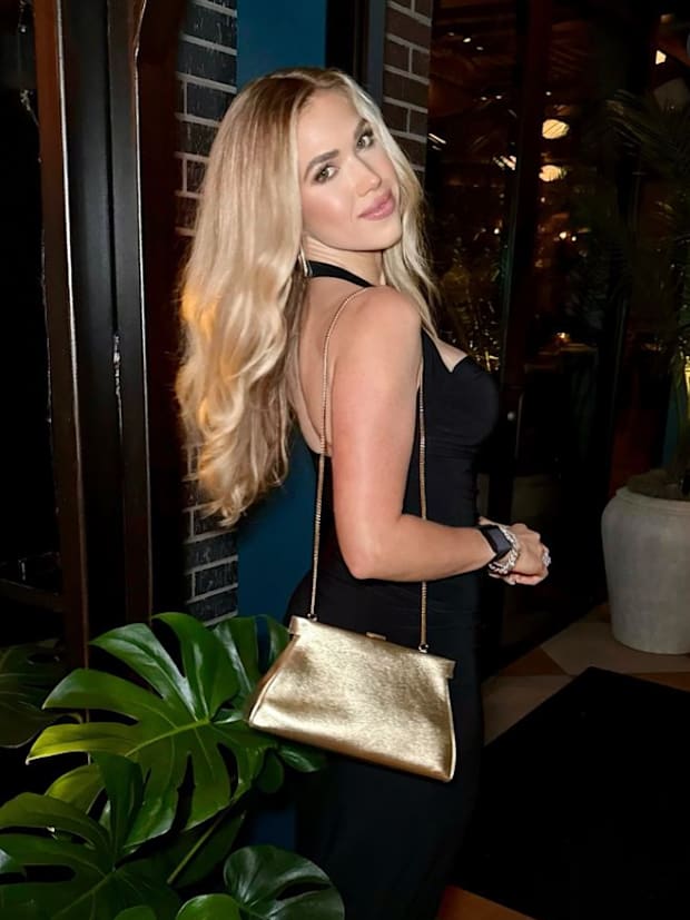 Gracie Hunt slays in form-fitting all-black dress for swanky intimate ...