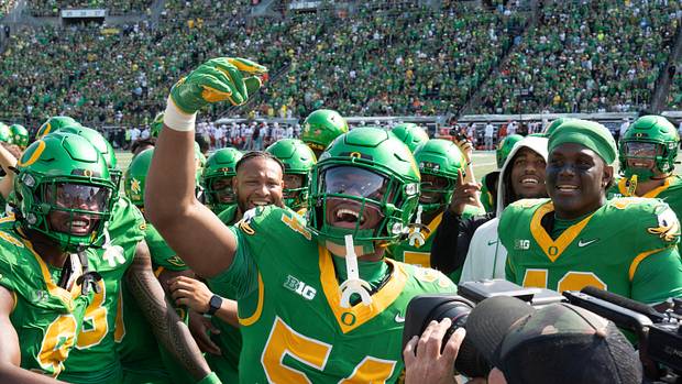 Oregon Ducks Linebacker Duo Graded Among Top Defenders in Country