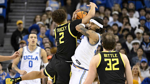 Oregon Ducks Lose At UCLA Bruins, Three-Point Struggles