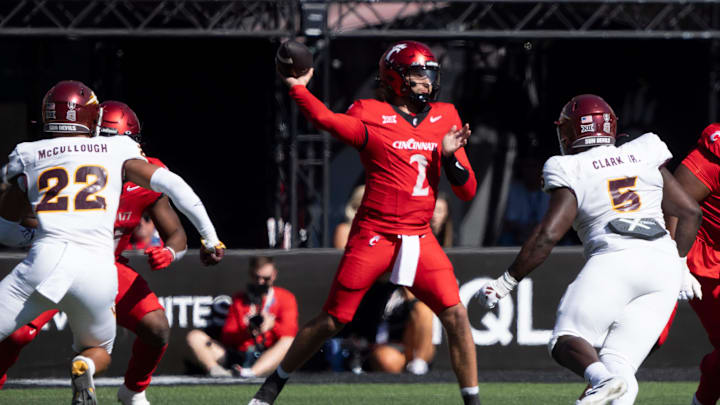 Look: Cincinnati Bearcats QB Brendan Sorsby Makes Manning Award Midseason Watchlist