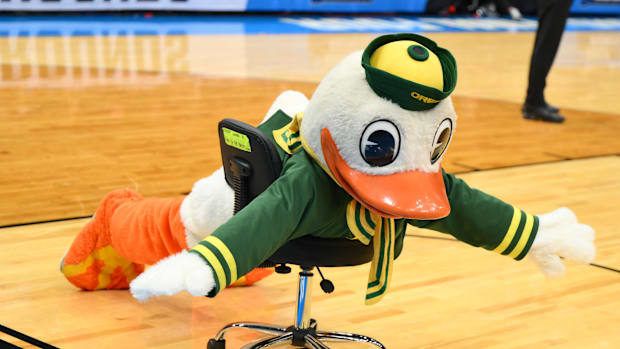 Oregon Duck Mascot’s Unexpected Goodyear Blimp Move Turns Heads