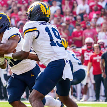 Former Nebraska Linebacker Garrett Nelson Signs with Denver Broncos