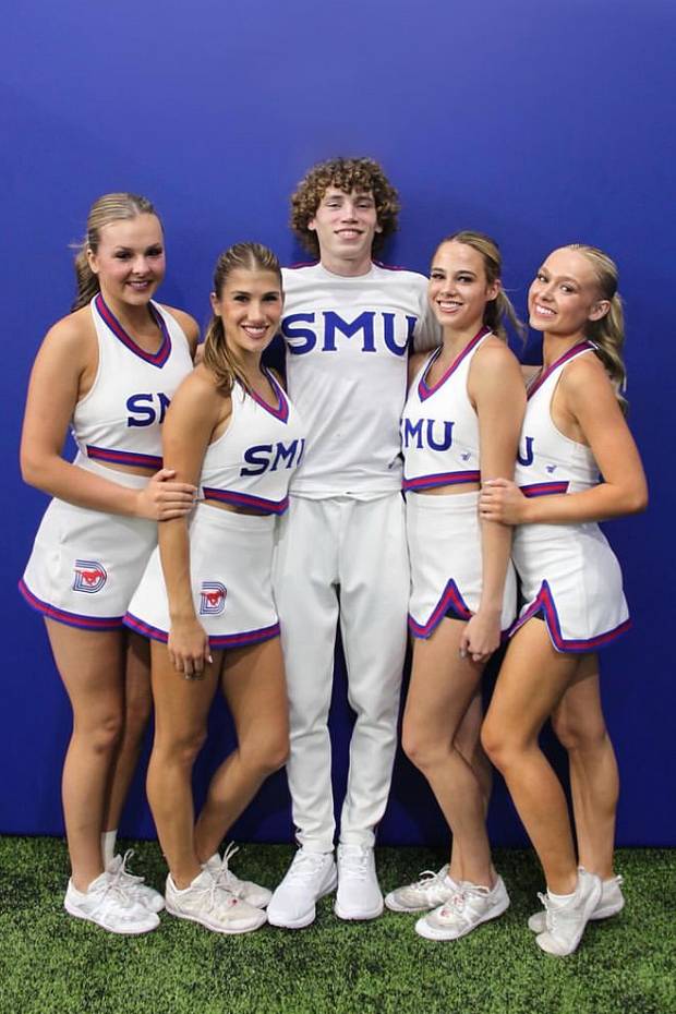 Gracie Hunt’s sister Ava drops another SMU cheerleader uni photo flex