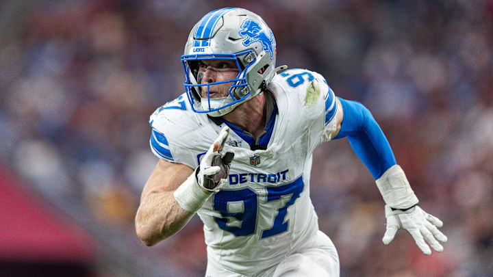 Aidan Hutchinson carted off field after suffering gruesome leg injury vs. Cowboys