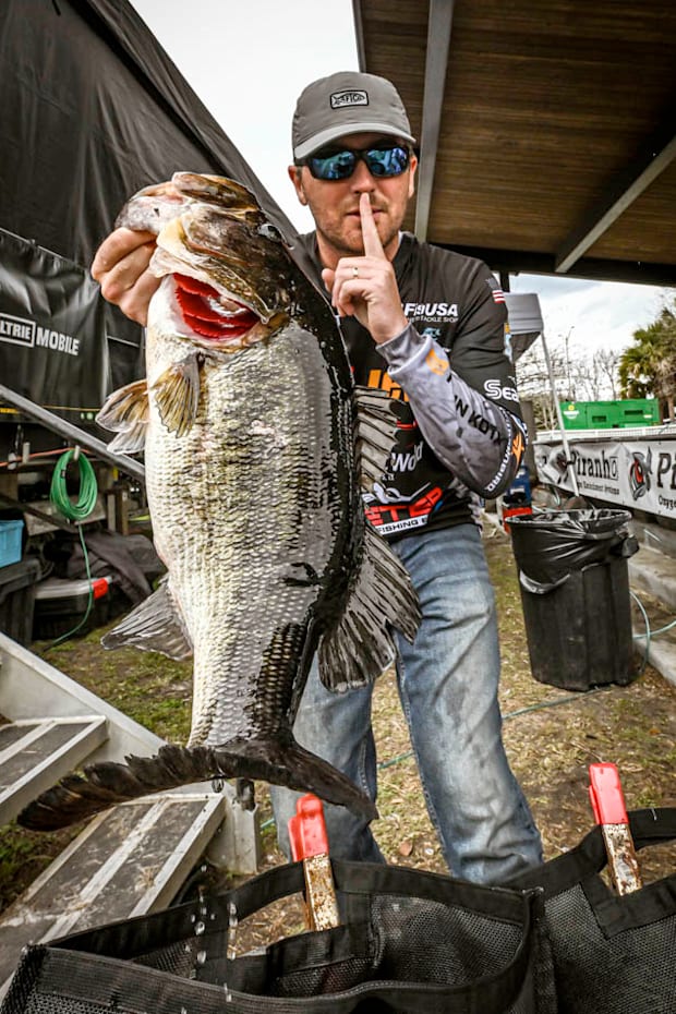 Bill Lowen Leads Bassmaster Elite at St. Johns River as John Garrett Surges