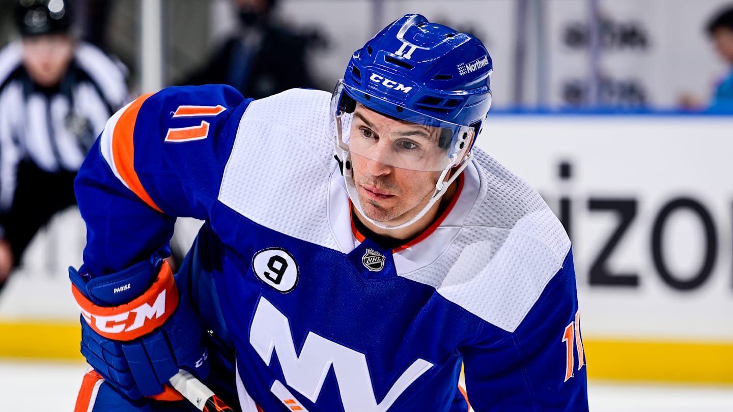 Zach Parise's 3 Point Night Pushes Islanders to Victory