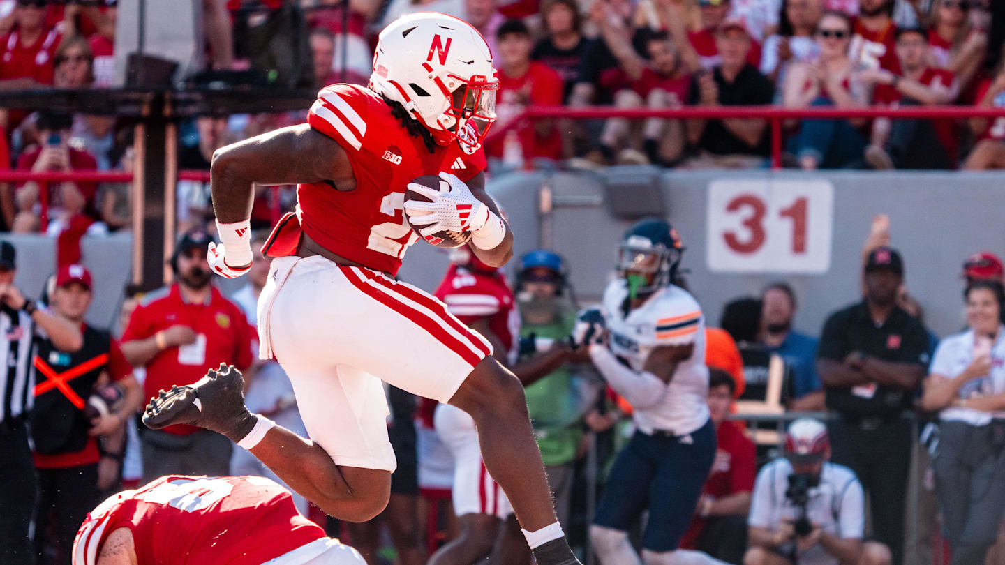 Nebraska vs. Illinois score prediction by expert football model