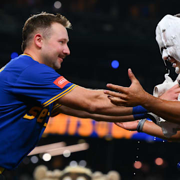 Former Seattle Mariners Legend Rickey Henderson Gets Company in Rare ...