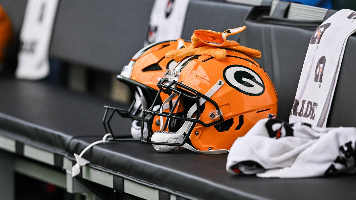 Packers Unveil Sweet New Throwback Uniforms Featuring Leather-Style Helmets