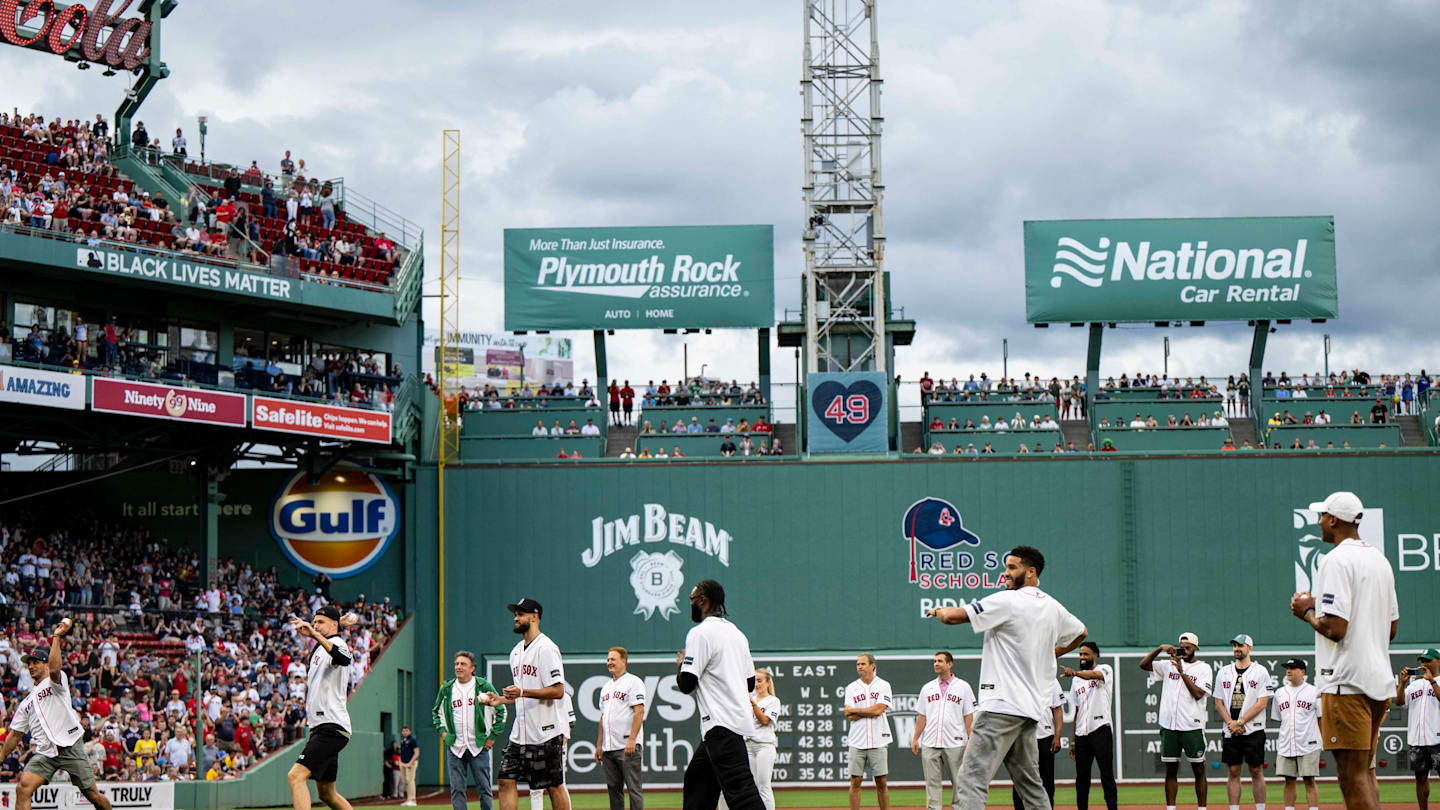 Gordon Ramsay Throws Out First Pitch at Fenway Park