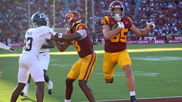 Delta Adds New Flights for USC Trojans Football Fans: How to Book Game ...
