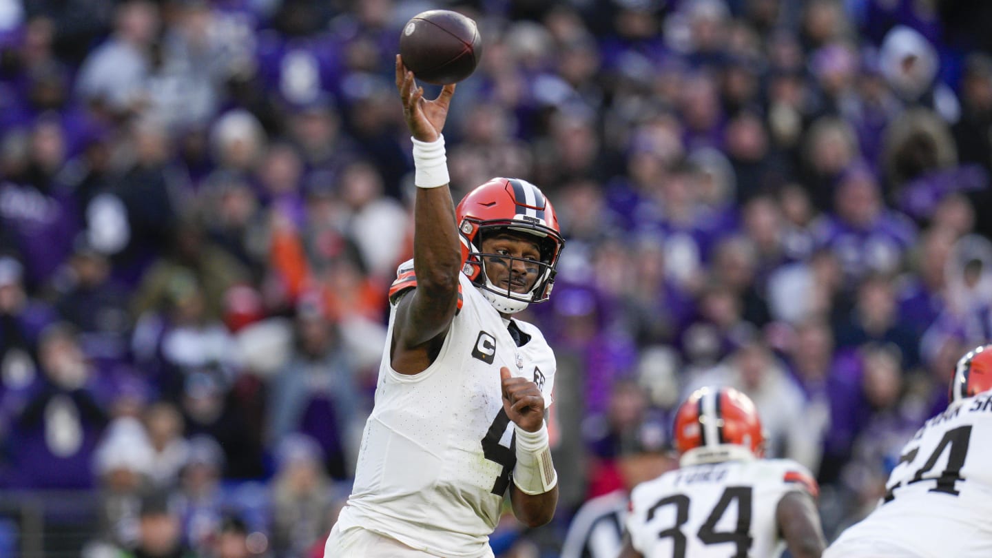 WATCH: Browns Quarterback Deshaun Watson Gives Kevin Stefanski His "Flowers"