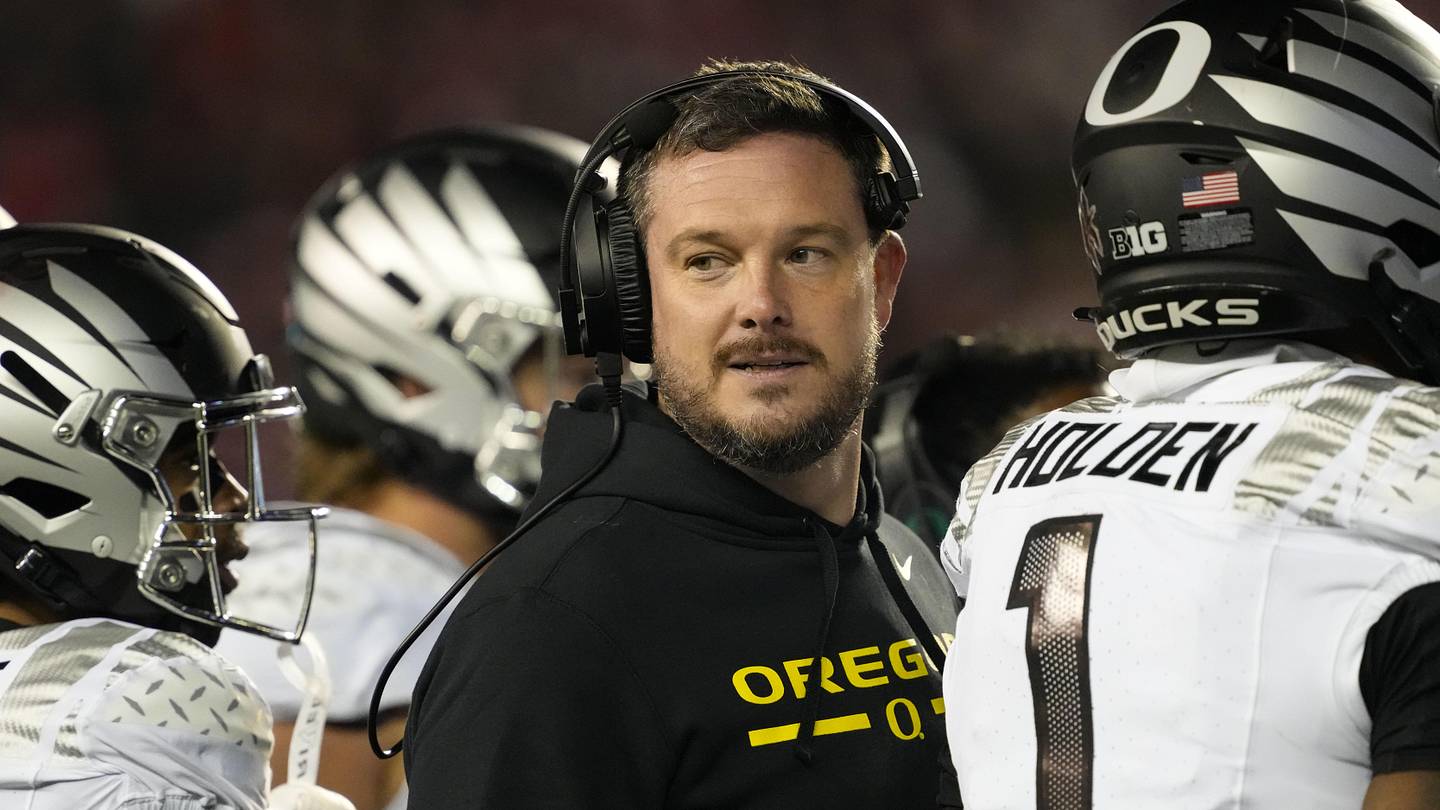 Oregon Ducks, Washington Huskies Prediction: Can Dan Lanning Beat ...