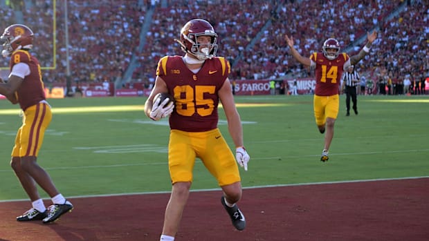 USC Tight End Signs New NIL Deal, Joins Reggie Bush as TravisMathew ...