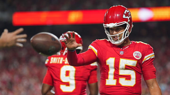 Mahomes Looking to Build Chemistry with Receivers During Training Camp