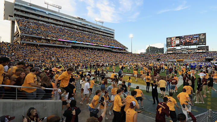 Arizona State fans put goalposts back up after premature field-storming ...