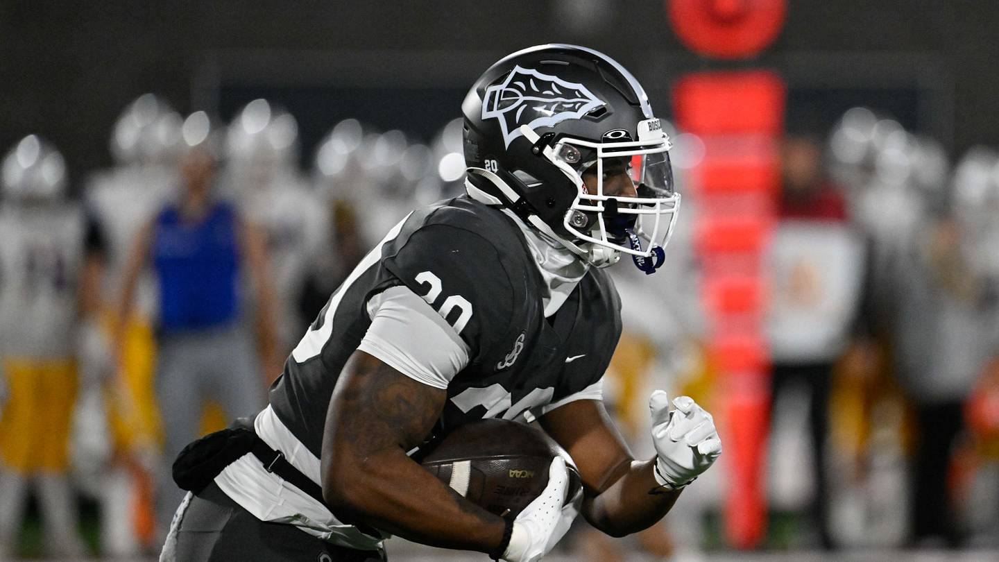 Live score updates: St. John Bosco (CA) at Chaminade-Madonna (FL)