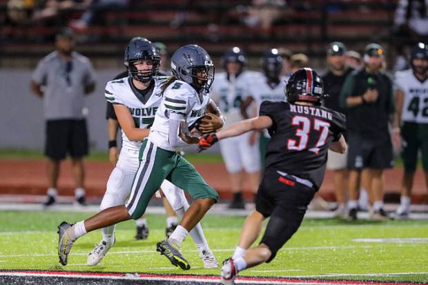 Photos: Mustang vs. Edmond Santa Fe in Oklahoma Varsity high school ...