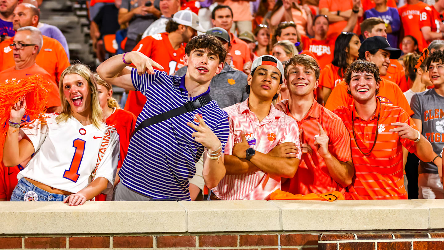 Fan reactions all over the place after Clemson's wild win over Pittsburgh